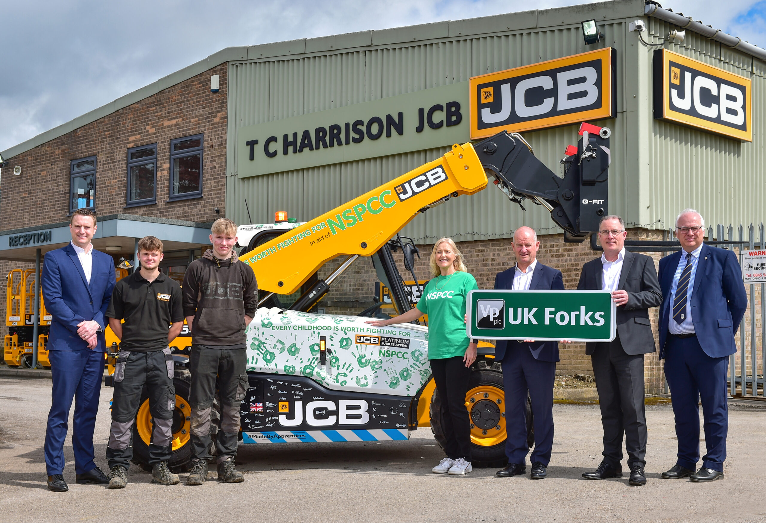 Vp UK Forks Supports NSPCC and Environment with Electric JCB Loadall ...
